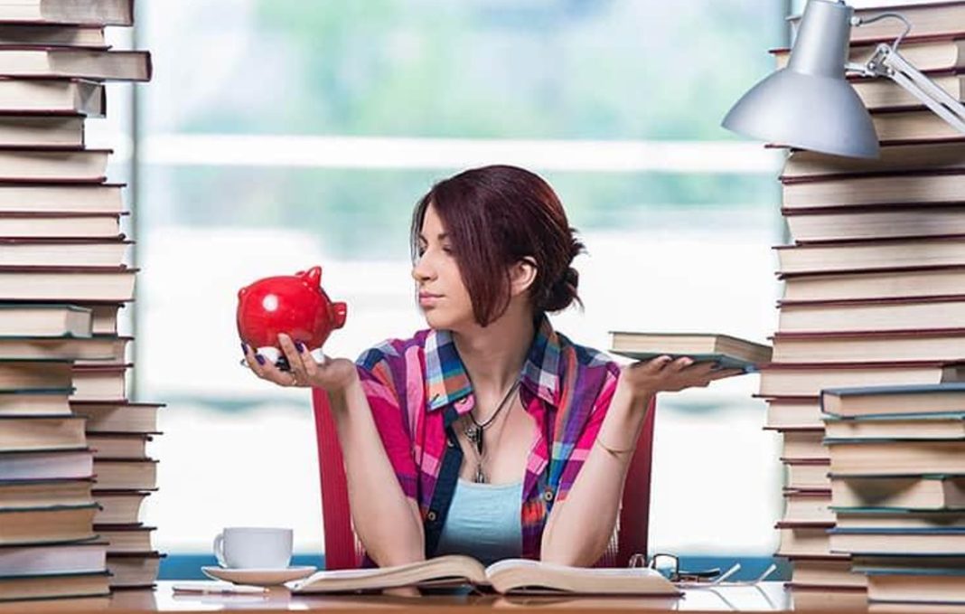 Best Tips to Become Financially Independent in a College - The World ...