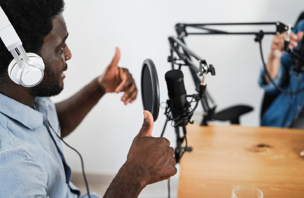 The Evolution of Video Dubbing: From Manual Processes to Advanced AI ...